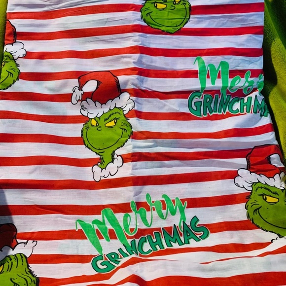 Room Basic | Bedding | The Grinch Fitted Sheet 0 Cotton Queen | Poshmark